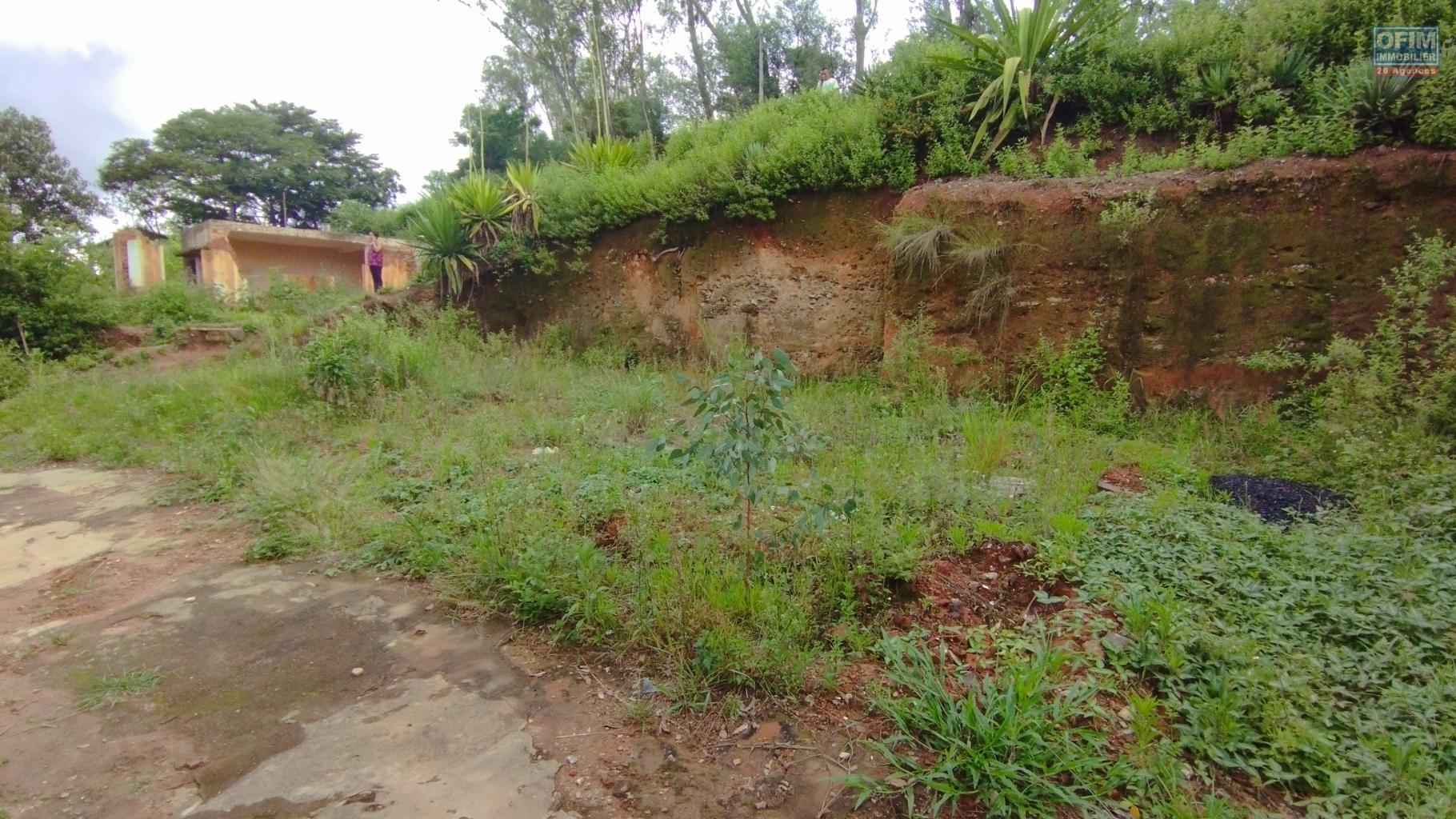 Vente - Terrain - ANTANANARIVO (TANANARIVE) - Beau terrain de 2 200 m2 avec une vue imprenable ...