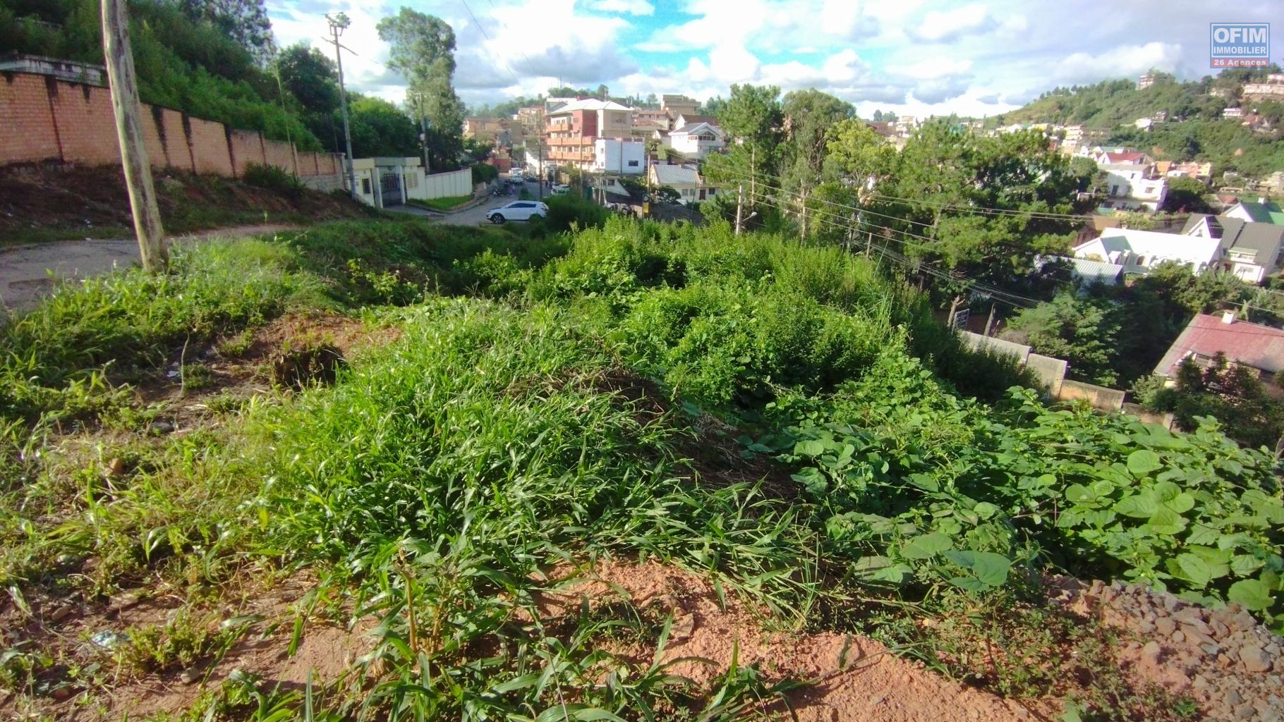 Vente - Terrain - ANTANANARIVO (TANANARIVE) - A vendre, beau terrain de 1 600 M2, facile d'accès ...