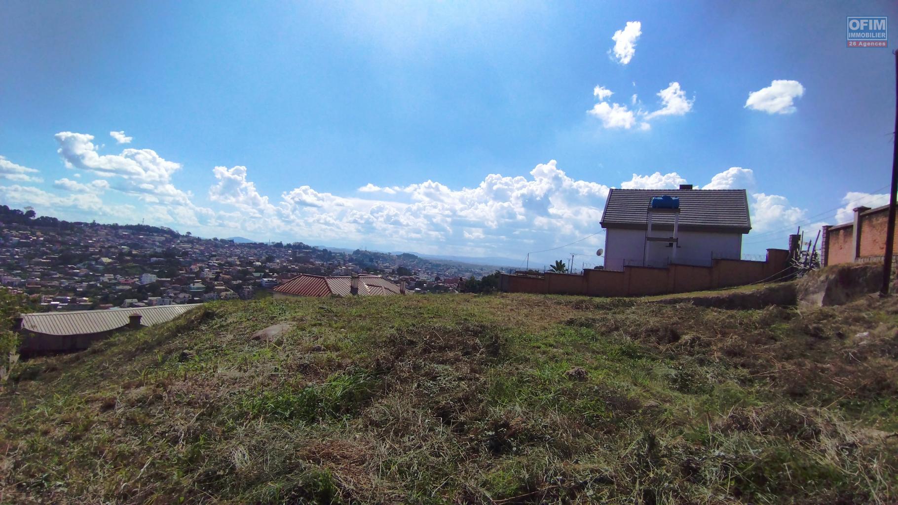 Vente - Terrain - ANTANANARIVO (TANANARIVE) - Beau terrain de 875 m2, entièrement clôturé ...