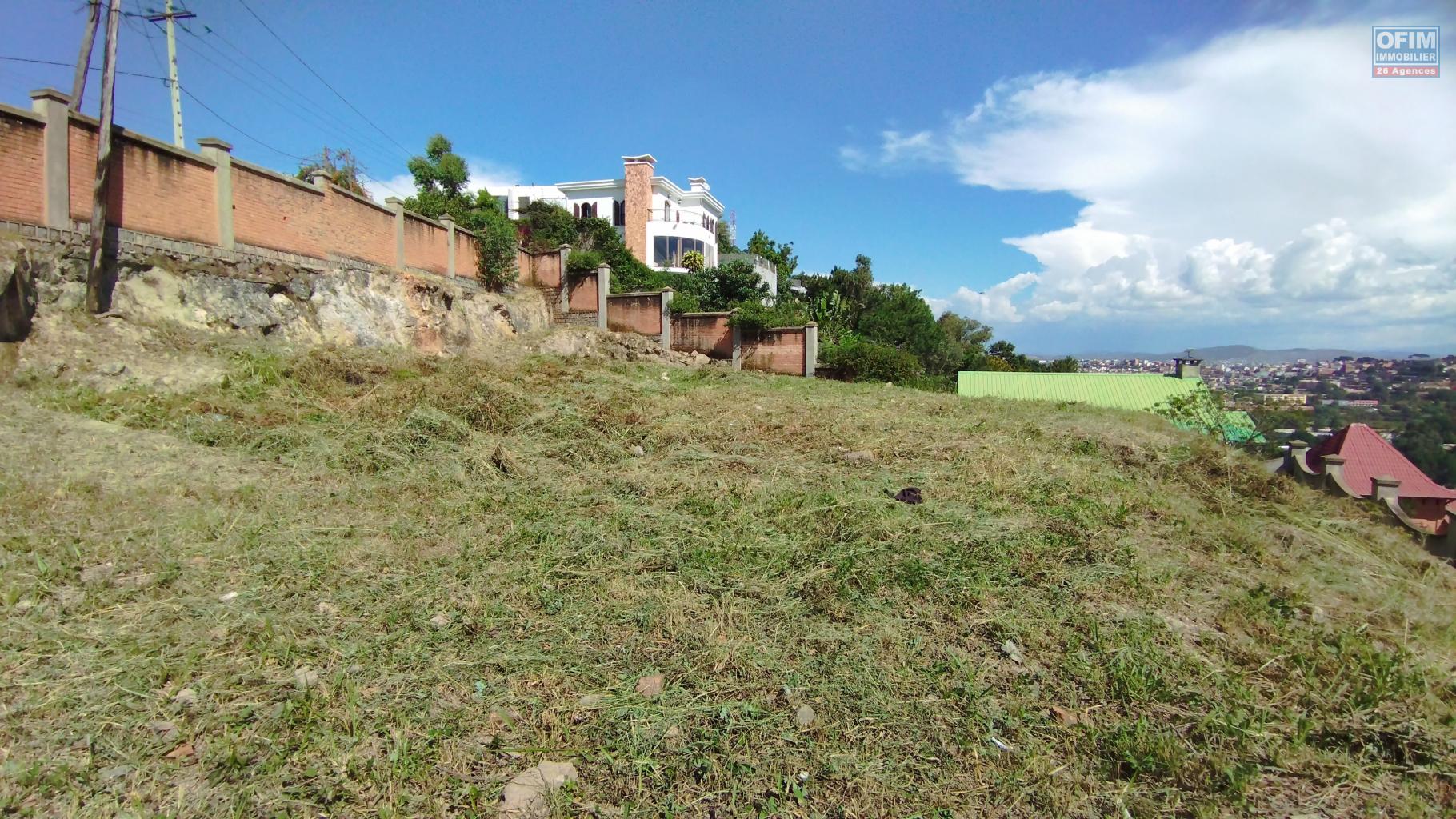 Vente - Terrain - ANTANANARIVO (TANANARIVE) - Beau terrain de 875 m2, entièrement clôturé ...