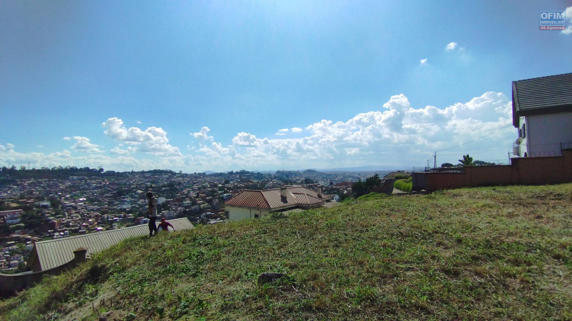 Vente - Terrain - ANTANANARIVO (TANANARIVE) - Beau terrain de 875 m2, entièrement clôturé ...
